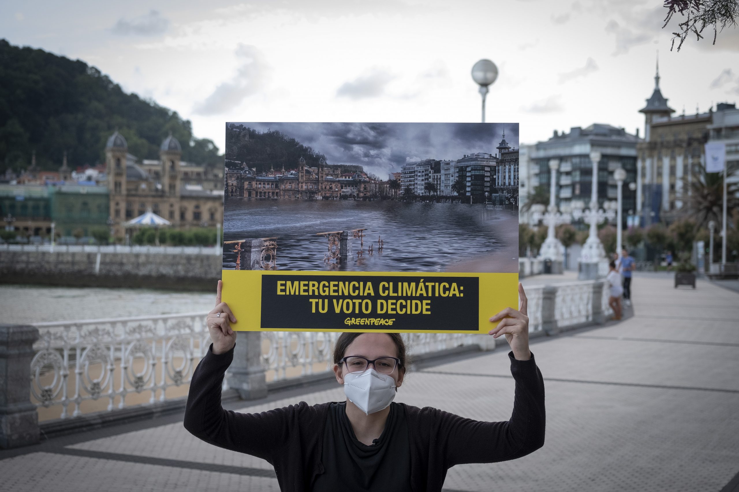 Greenpeace hace desaparecer la Playa de La Concha para pedir a la ...