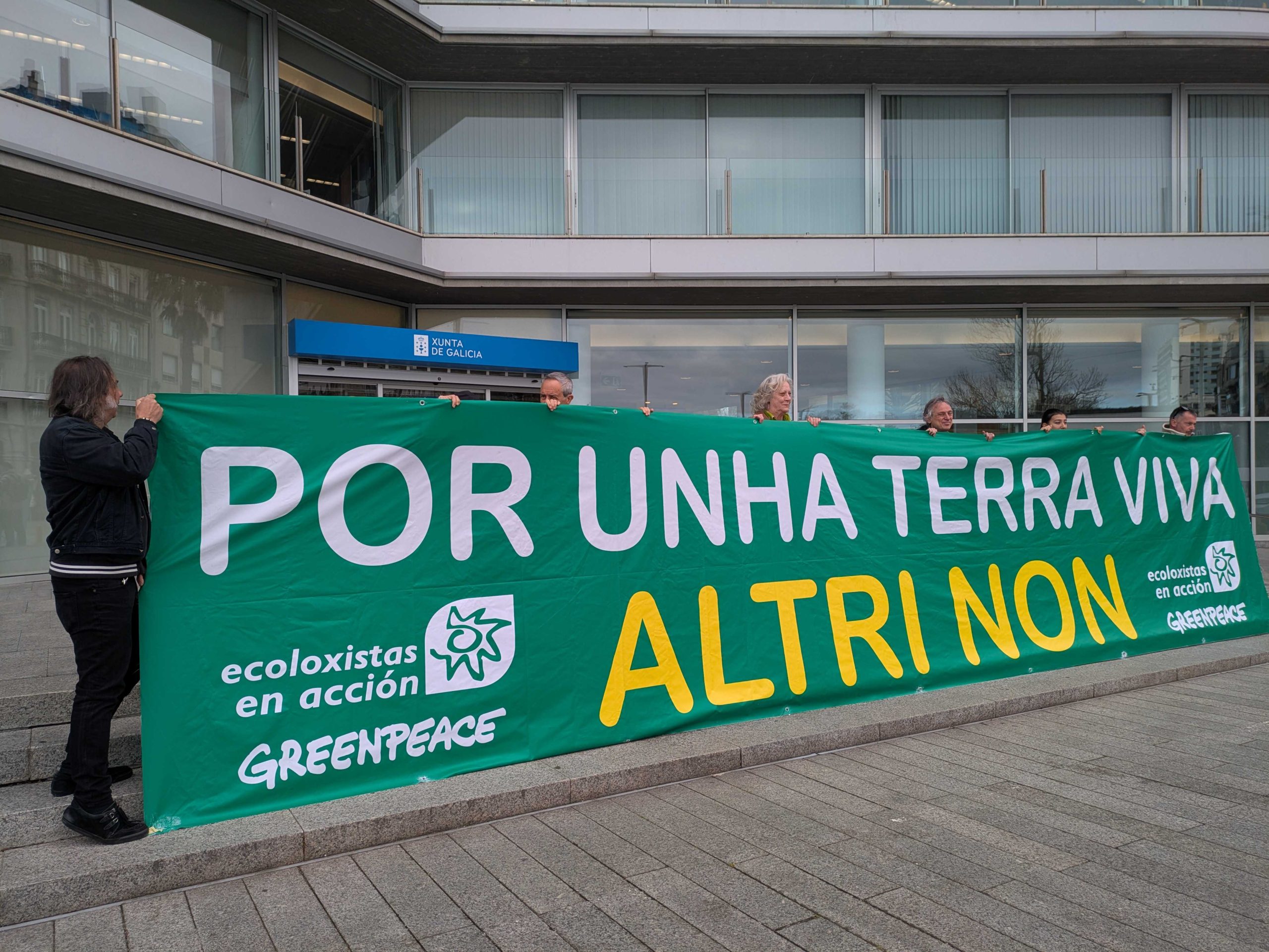 Ecologistas en Acción y Greenpeace, en Vigo: Altri Non - ES ...